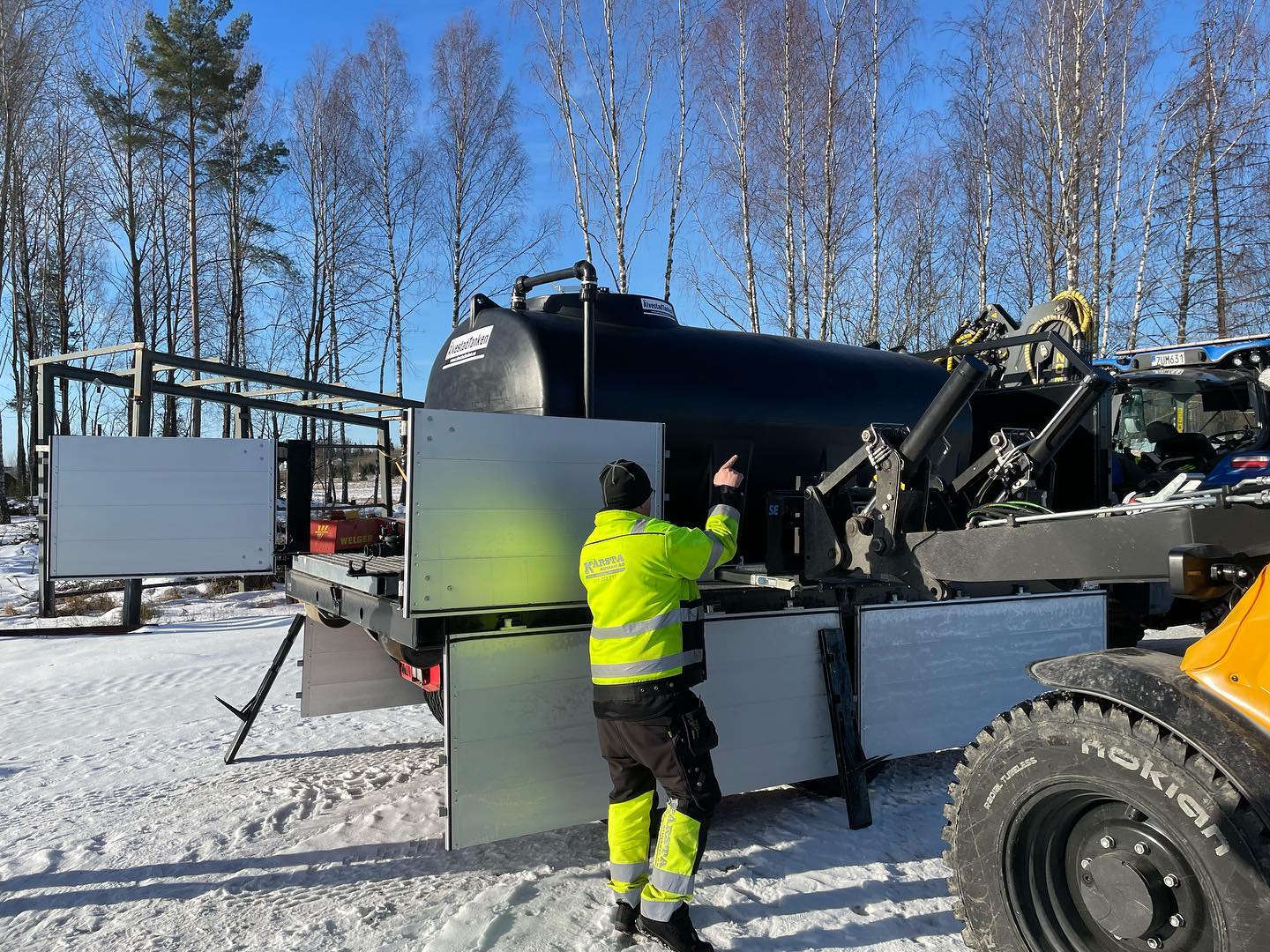 Transporttank med ramverk - vägunderhåll Örebro - Älvestad-Tanken AB